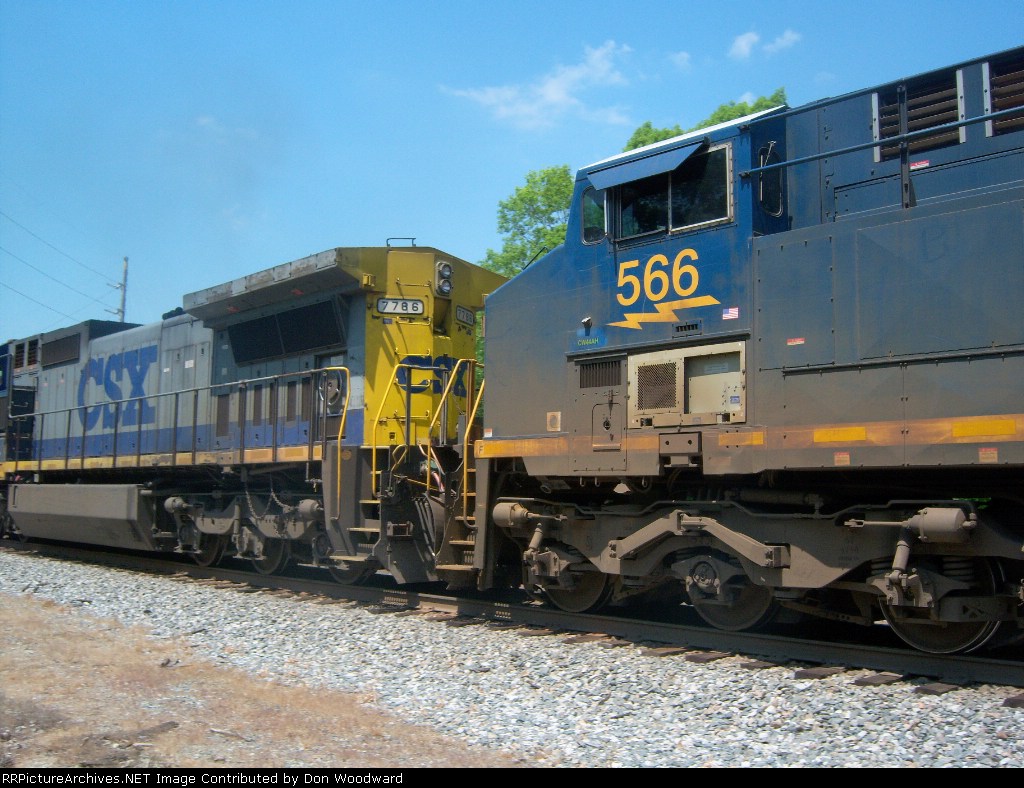 CSX 7786 & CSX 566 at Wyvern